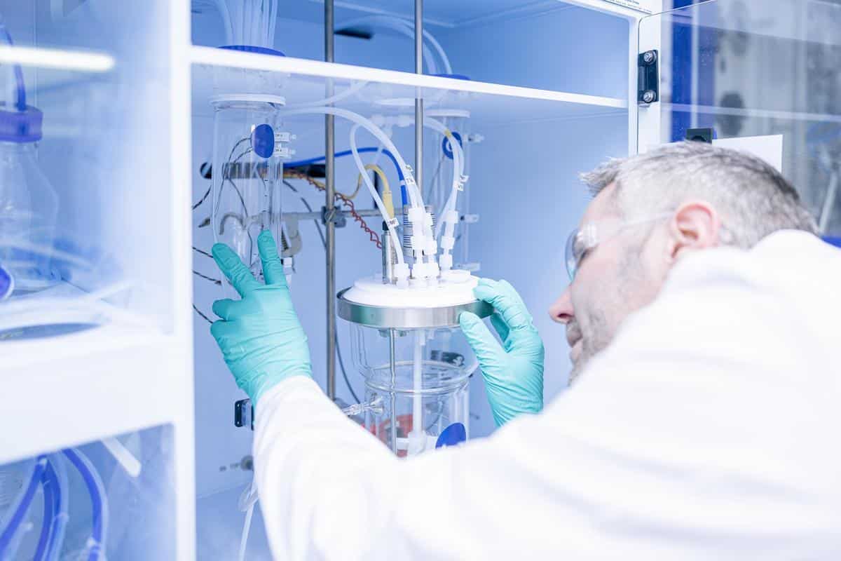 What Is Liquid Phase Peptide Synthesis? | Bachem